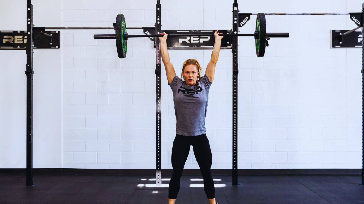 How Much Does a Squat Bar Weigh? - XcelerateGyms