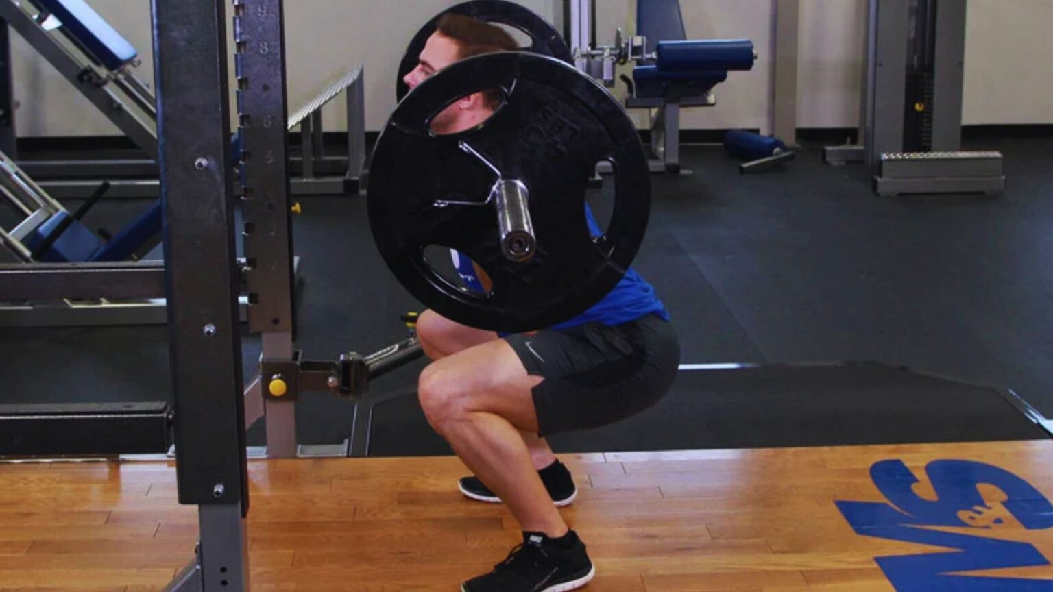 Types of Squat Bars: A Complete Beginner’s Guide - XcelerateGyms
