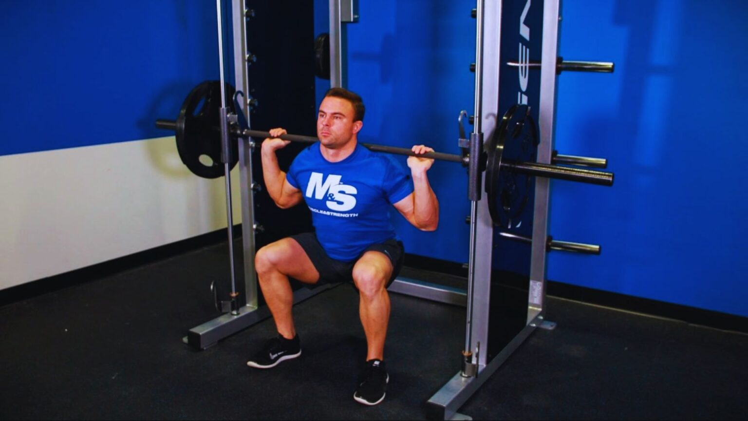 Angled Smith Machine Squat: How to Do It Right - XcelerateGyms